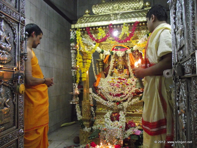 Deepa Pujas by Suvasinis at Mumbai Sringeri Math - Sri Sringeri Sharada ...