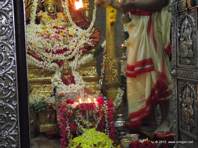 Deepa Pujas by Suvasinis at Mumbai Sringeri Math - Sri Sringeri Sharada ...